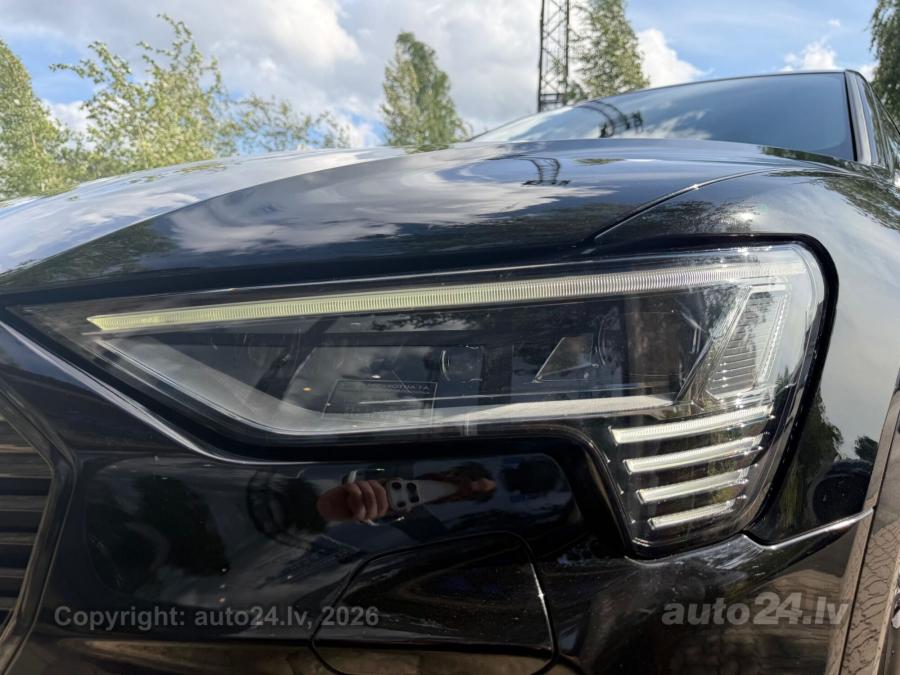 Черный Ауди E-Tron 2020 в Таллин, объемом двигателя 0.00 л и пробегом 92 тыс. км за 34990 €, фото 15 на AUTOMOTO.COM.LV