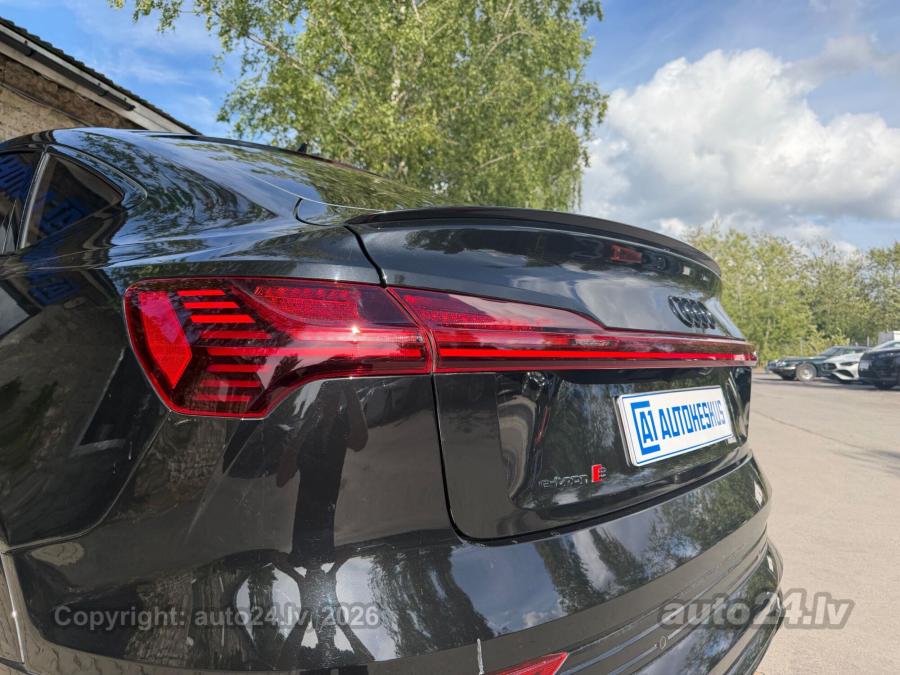 Черный Ауди E-Tron 2020 в Таллин, объемом двигателя 0.00 л и пробегом 92 тыс. км за 34990 €, фото 16 на AUTOMOTO.COM.LV