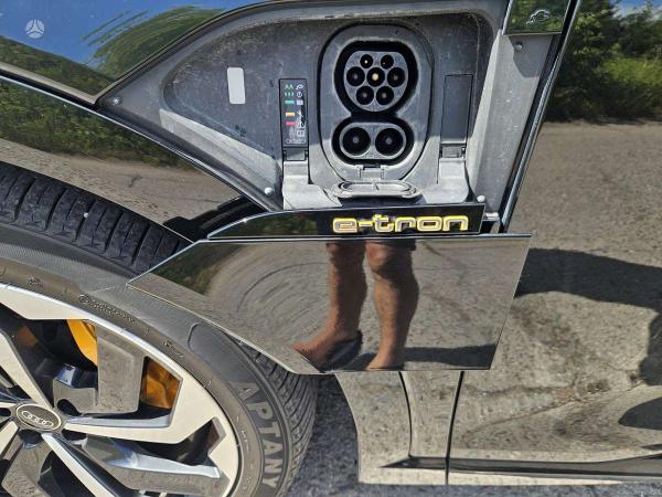 Черный Ауди E-Tron 2021 в Паневежис, объемом двигателя 0.00 л и пробегом 130 тыс. км за 33600 €, фото 8 на AUTOMOTO.COM.LV