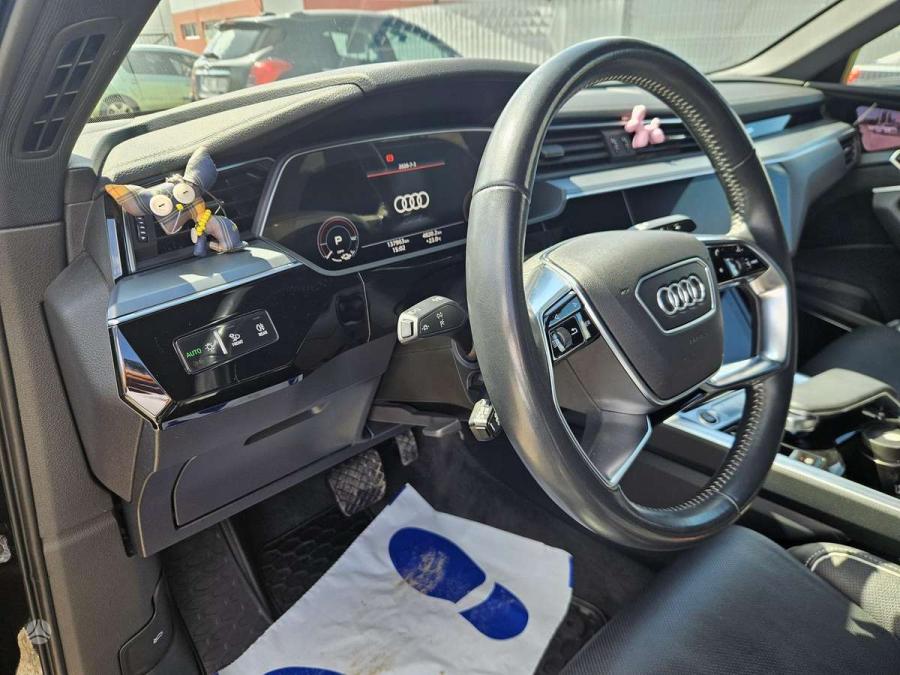 Черный Ауди E-Tron 2021 в Паневежис, объемом двигателя 0.00 л и пробегом 130 тыс. км за 33600 €, фото 14 на AUTOMOTO.COM.LV
