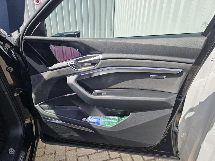 Черный Ауди E-Tron 2021 в Паневежис, объемом двигателя 0.00 л и пробегом 130 тыс. км за 33600 €, фото 26 на AUTOMOTO.COM.LV