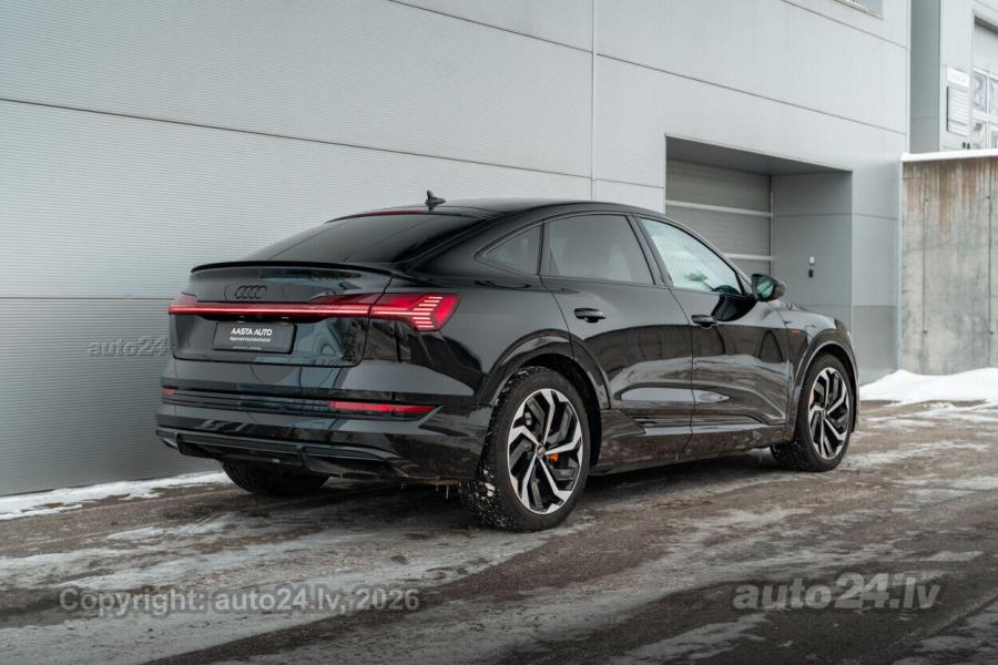 Melns Audi E-Tron 2022 Tartu, ar dzinēja tilpumu 0.00 L un nobraukumu 59 tūkst. km par 34900 €, foto 2 vietnē AUTOMOTO.COM.LV