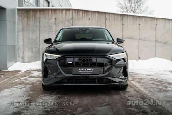Melns Audi E-Tron 2022 Tartu, ar dzinēja tilpumu 0.00 L un nobraukumu 59 tūkst. km par 34900 €, foto 4 vietnē AUTOMOTO.COM.LV