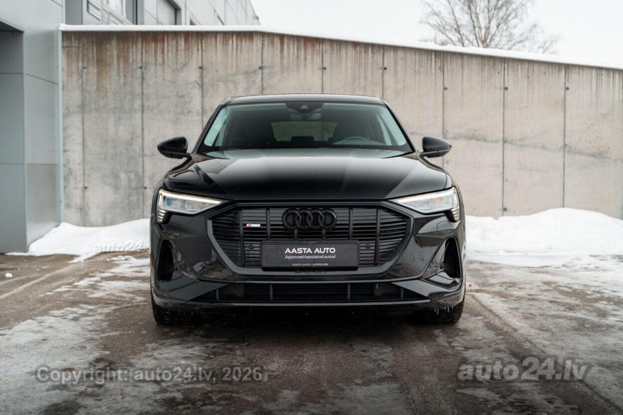 Melns Audi E-Tron 2022 Tartu, ar dzinēja tilpumu 0.00 L un nobraukumu 59 tūkst. km par 34900 €, foto 4 vietnē AUTOMOTO.COM.LV