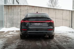 Melns Audi E-Tron 2022 Tartu, ar dzinēja tilpumu 0.00 L un nobraukumu 59 tūkst. km par 34900 €, foto 5 vietnē AUTOMOTO.COM.LV