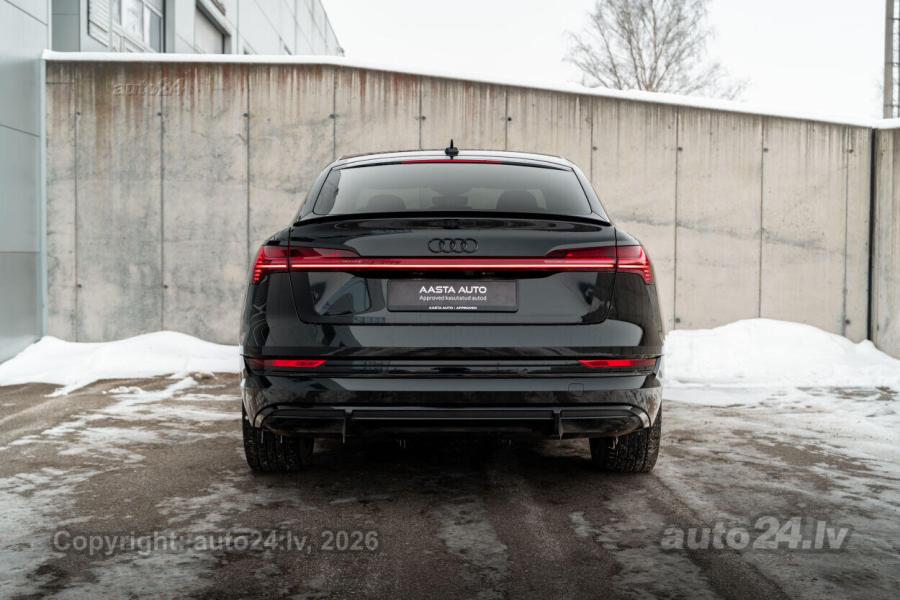Melns Audi E-Tron 2022 Tartu, ar dzinēja tilpumu 0.00 L un nobraukumu 59 tūkst. km par 34900 €, foto 5 vietnē AUTOMOTO.COM.LV
