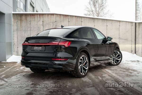 Melns Audi E-Tron 2022 Tartu, ar dzinēja tilpumu 0.00 L un nobraukumu 59 tūkst. km par 34900 €, foto 9 vietnē AUTOMOTO.COM.LV