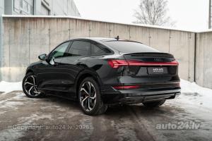 Melns Audi E-Tron 2022 Tartu, ar dzinēja tilpumu 0.00 L un nobraukumu 59 tūkst. km par 34900 €, foto 13 vietnē AUTOMOTO.COM.LV