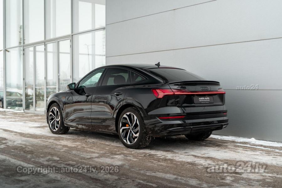 Melns Audi E-Tron 2022 Tartu, ar dzinēja tilpumu 0.00 L un nobraukumu 59 tūkst. km par 34900 €, foto 17 vietnē AUTOMOTO.COM.LV