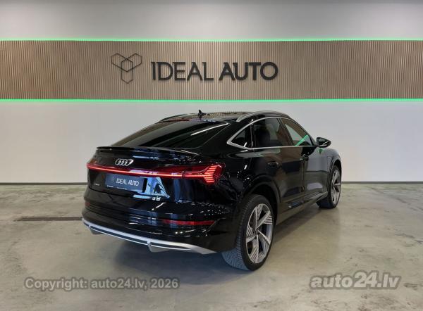 Melns Audi E-Tron 2022 Tallina, ar dzinēja tilpumu 0.00 L un nobraukumu 127 tūkst. km par 43890 €, foto 2 vietnē AUTOMOTO.COM.LV