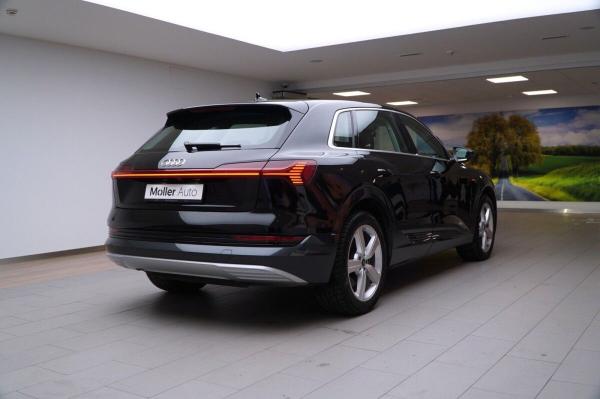 Black Audi E-Tron 2022 in Peetri, with an engine capacity of 0.00 L and mileage of 41 thousand km for 33450 €, photo 4 on AUTOMOTO.COM.LV