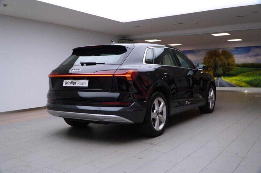Black Audi E-Tron 2022 in Peetri, with an engine capacity of 0.00 L and mileage of 41 thousand km for 33450 €, photo 5 on AUTOMOTO.COM.LV