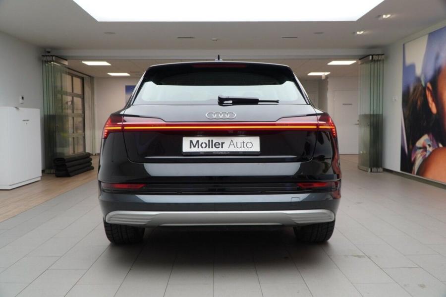 Black Audi E-Tron 2022 in Peetri, with an engine capacity of 0.00 L and mileage of 41 thousand km for 33450 €, photo 6 on AUTOMOTO.COM.LV