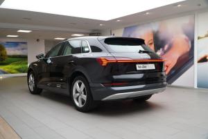 Black Audi E-Tron 2022 in Peetri, with an engine capacity of 0.00 L and mileage of 41 thousand km for 33450 €, photo 7 on AUTOMOTO.COM.LV