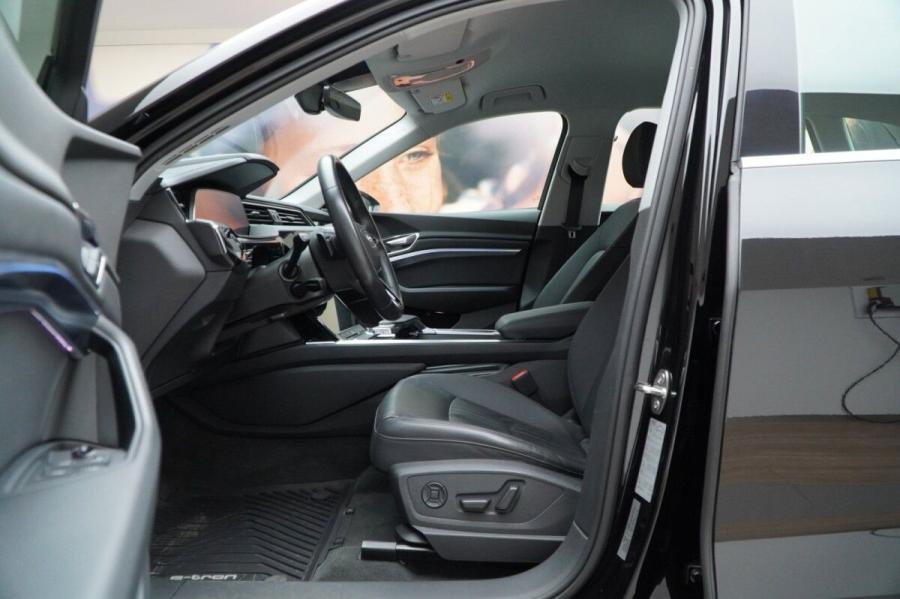 Black Audi E-Tron 2022 in Peetri, with an engine capacity of 0.00 L and mileage of 41 thousand km for 33450 €, photo 9 on AUTOMOTO.COM.LV