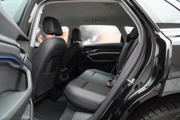 Black Audi E-Tron 2022 in Peetri, with an engine capacity of 0.00 L and mileage of 41 thousand km for 33450 €, photo 9 on AUTOMOTO.COM.LV