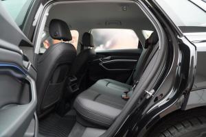 Black Audi E-Tron 2022 in Peetri, with an engine capacity of 0.00 L and mileage of 41 thousand km for 33450 €, photo 10 on AUTOMOTO.COM.LV