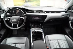 Black Audi E-Tron 2022 in Peetri, with an engine capacity of 0.00 L and mileage of 41 thousand km for 33450 €, photo 12 on AUTOMOTO.COM.LV