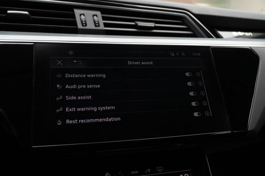 Black Audi E-Tron 2022 in Peetri, with an engine capacity of 0.00 L and mileage of 41 thousand km for 33450 €, photo 17 on AUTOMOTO.COM.LV