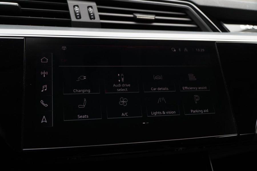 Black Audi E-Tron 2022 in Peetri, with an engine capacity of 0.00 L and mileage of 41 thousand km for 33450 €, photo 18 on AUTOMOTO.COM.LV