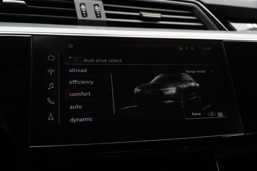 Black Audi E-Tron 2022 in Peetri, with an engine capacity of 0.00 L and mileage of 41 thousand km for 33450 €, photo 19 on AUTOMOTO.COM.LV