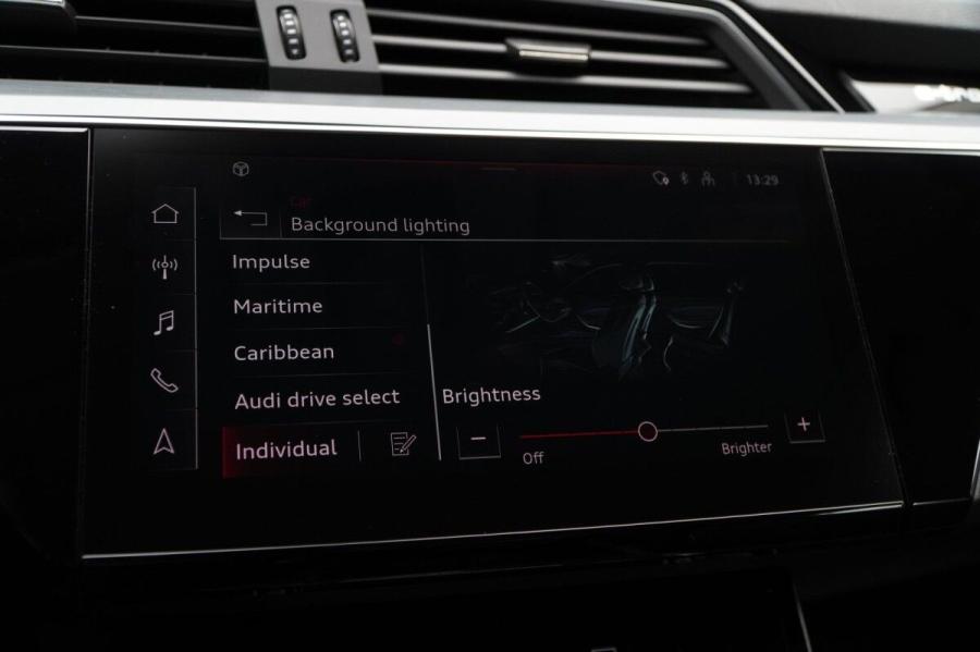 Black Audi E-Tron 2022 in Peetri, with an engine capacity of 0.00 L and mileage of 41 thousand km for 33450 €, photo 20 on AUTOMOTO.COM.LV