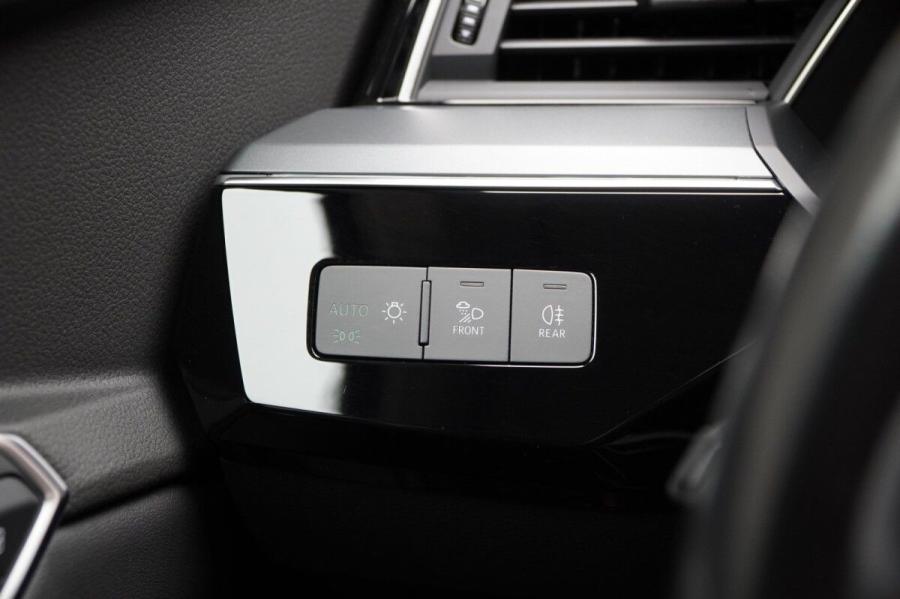 Black Audi E-Tron 2022 in Peetri, with an engine capacity of 0.00 L and mileage of 41 thousand km for 33450 €, photo 23 on AUTOMOTO.COM.LV