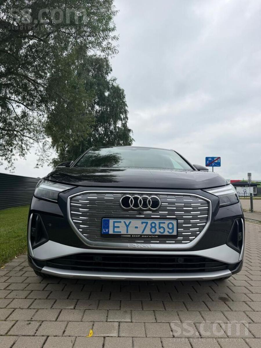 Black Audi E-Tron 2022 in Riga, with an engine capacity of 0.00 L and mileage of 38 thousand km for 29500 €, photo 1 on AUTOMOTO.COM.LV