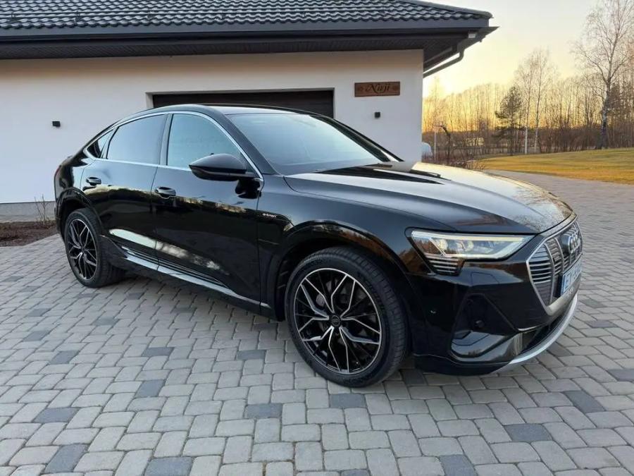 Черный Ауди E-Tron 2022 в Рига, объемом двигателя 0.00 л и пробегом 42 тыс. км за 30900 €, фото 7 на AUTOMOTO.COM.LV