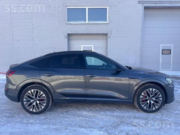 Melns Audi E-Tron 2023 Rīga, ar dzinēja tilpumu 0.00 L un nobraukumu 22 tūkst. km par 55500 €, foto 4 vietnē AUTOMOTO.COM.LV