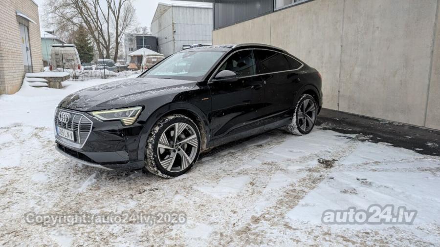 Black Audi E-Tron 2023 in Tallinn, with an engine capacity of 0.00 L and mileage of 43 thousand km for 44640 €, photo 3 on AUTOMOTO.COM.LV