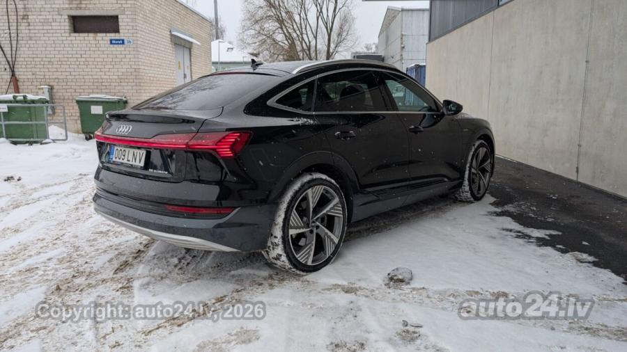 Black Audi E-Tron 2023 in Tallinn, with an engine capacity of 0.00 L and mileage of 43 thousand km for 44640 €, photo 6 on AUTOMOTO.COM.LV