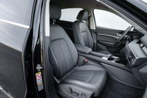 Black Audi E-Tron 2023 in Riga, with an engine capacity of 0.00 L and mileage of 55 thousand km for 39500 €, photo 6 on AUTOMOTO.COM.LV
