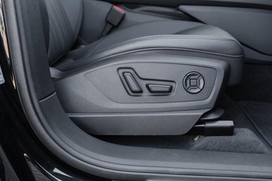 Black Audi E-Tron 2023 in Riga, with an engine capacity of 0.00 L and mileage of 55 thousand km for 39500 €, photo 7 on AUTOMOTO.COM.LV