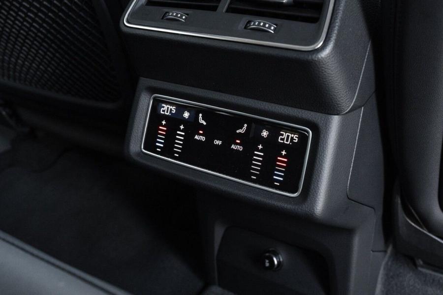 Black Audi E-Tron 2023 in Riga, with an engine capacity of 0.00 L and mileage of 55 thousand km for 39500 €, photo 8 on AUTOMOTO.COM.LV