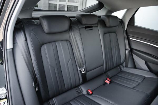 Black Audi E-Tron 2023 in Riga, with an engine capacity of 0.00 L and mileage of 55 thousand km for 39500 €, photo 8 on AUTOMOTO.COM.LV