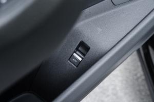 Black Audi E-Tron 2023 in Riga, with an engine capacity of 0.00 L and mileage of 55 thousand km for 39500 €, photo 11 on AUTOMOTO.COM.LV