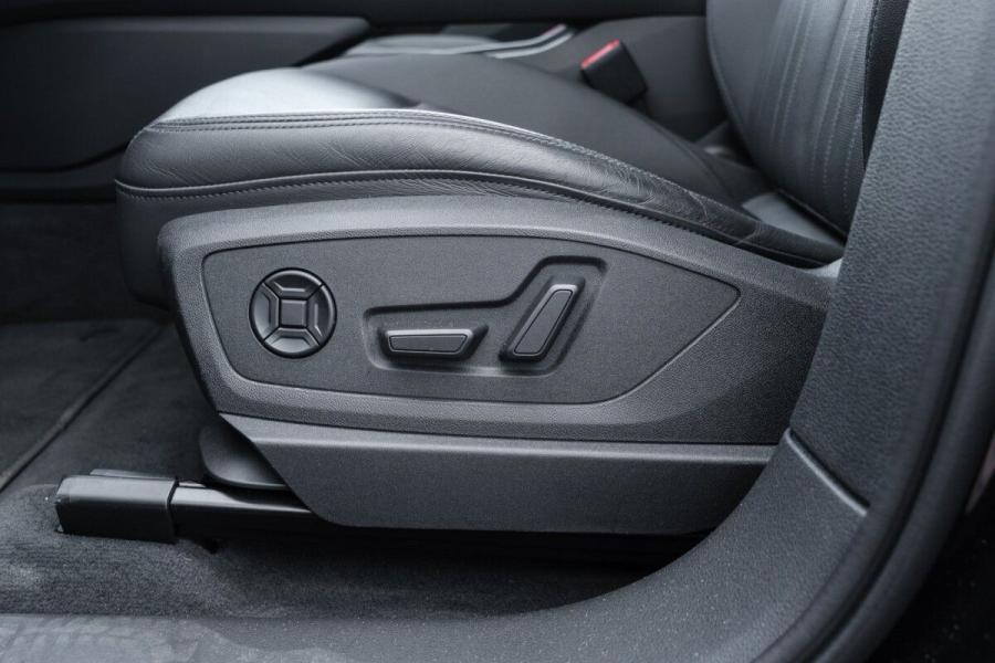 Black Audi E-Tron 2023 in Riga, with an engine capacity of 0.00 L and mileage of 55 thousand km for 39500 €, photo 13 on AUTOMOTO.COM.LV