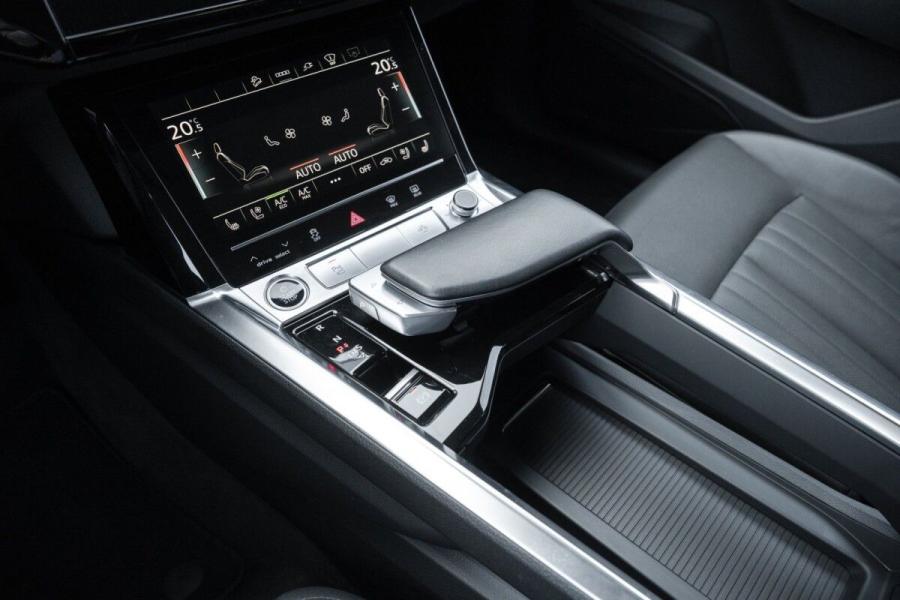 Black Audi E-Tron 2023 in Riga, with an engine capacity of 0.00 L and mileage of 55 thousand km for 39500 €, photo 21 on AUTOMOTO.COM.LV