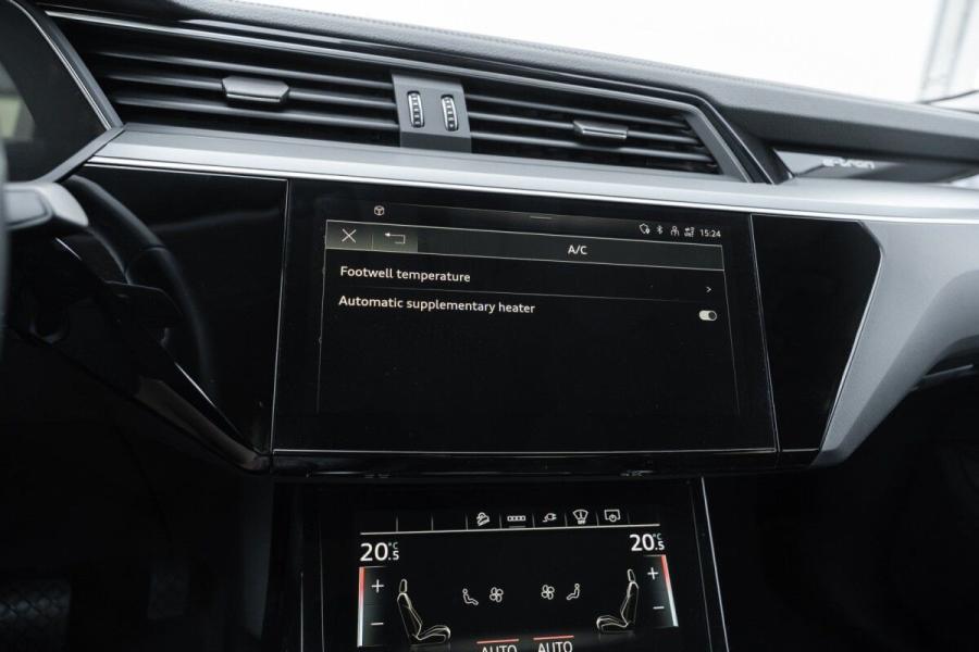 Black Audi E-Tron 2023 in Riga, with an engine capacity of 0.00 L and mileage of 55 thousand km for 39500 €, photo 24 on AUTOMOTO.COM.LV