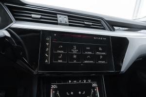 Black Audi E-Tron 2023 in Riga, with an engine capacity of 0.00 L and mileage of 55 thousand km for 39500 €, photo 26 on AUTOMOTO.COM.LV