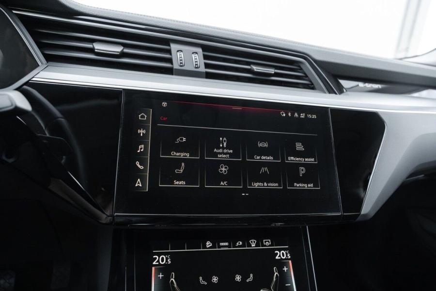 Black Audi E-Tron 2023 in Riga, with an engine capacity of 0.00 L and mileage of 55 thousand km for 39500 €, photo 26 on AUTOMOTO.COM.LV