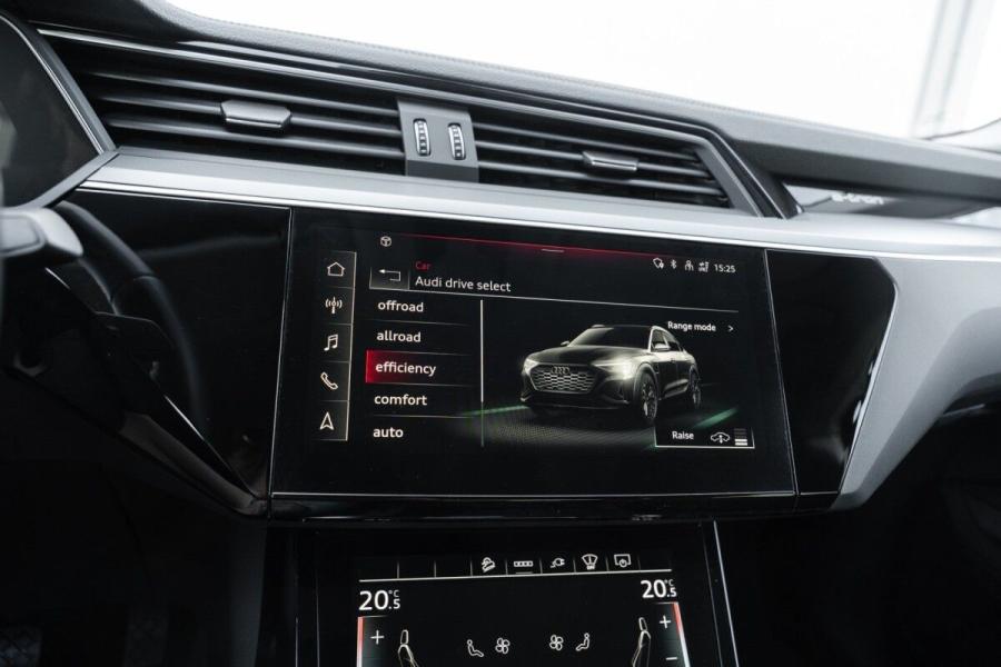 Black Audi E-Tron 2023 in Riga, with an engine capacity of 0.00 L and mileage of 55 thousand km for 39500 €, photo 27 on AUTOMOTO.COM.LV