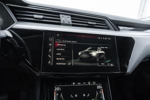 Black Audi E-Tron 2023 in Riga, with an engine capacity of 0.00 L and mileage of 55 thousand km for 39500 €, photo 28 on AUTOMOTO.COM.LV