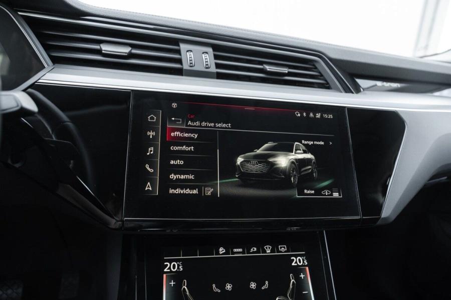 Black Audi E-Tron 2023 in Riga, with an engine capacity of 0.00 L and mileage of 55 thousand km for 39500 €, photo 28 on AUTOMOTO.COM.LV
