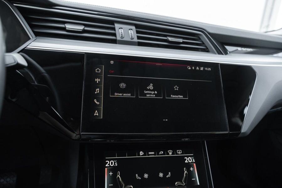 Black Audi E-Tron 2023 in Riga, with an engine capacity of 0.00 L and mileage of 55 thousand km for 39500 €, photo 29 on AUTOMOTO.COM.LV