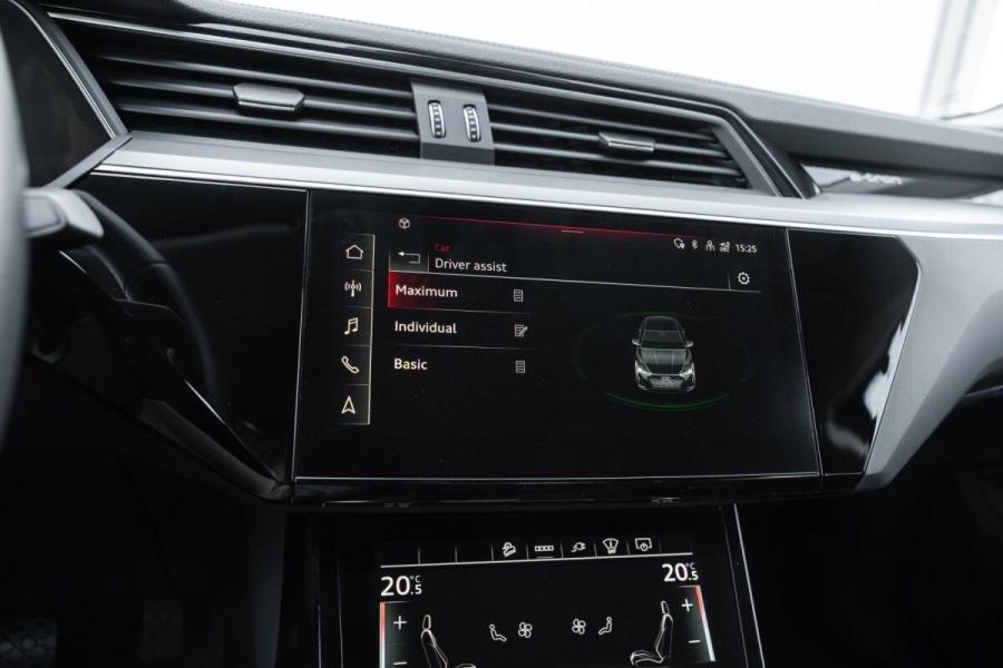 Black Audi E-Tron 2023 in Riga, with an engine capacity of 0.00 L and mileage of 55 thousand km for 39500 €, photo 30 on AUTOMOTO.COM.LV