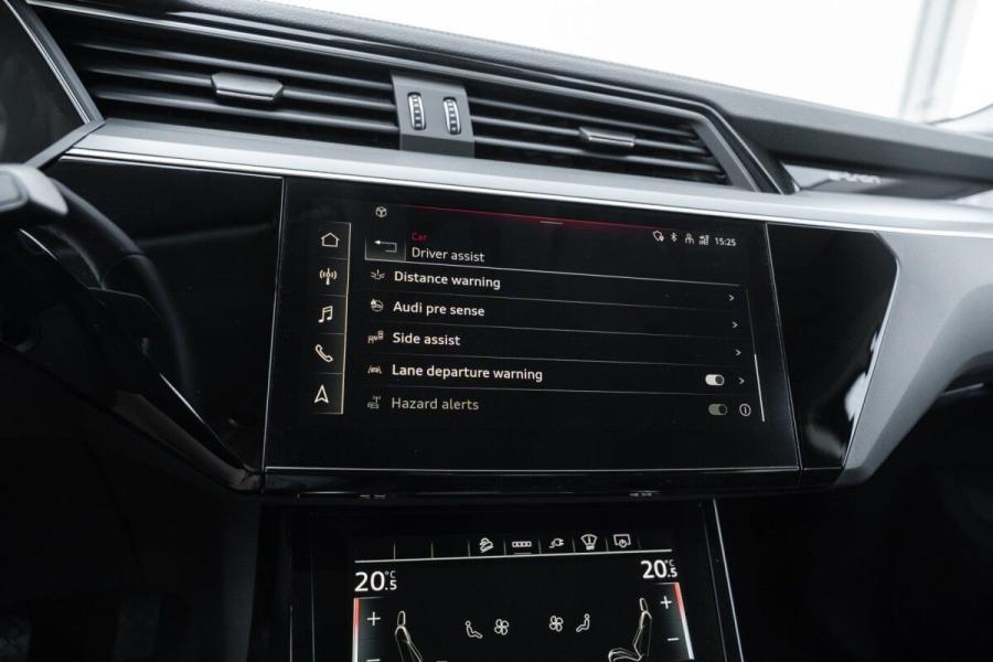 Black Audi E-Tron 2023 in Riga, with an engine capacity of 0.00 L and mileage of 55 thousand km for 39500 €, photo 32 on AUTOMOTO.COM.LV