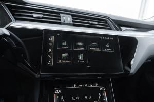 Black Audi E-Tron 2023 in Riga, with an engine capacity of 0.00 L and mileage of 55 thousand km for 39500 €, photo 33 on AUTOMOTO.COM.LV