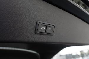 Black Audi E-Tron 2023 in Riga, with an engine capacity of 0.00 L and mileage of 55 thousand km for 39500 €, photo 38 on AUTOMOTO.COM.LV